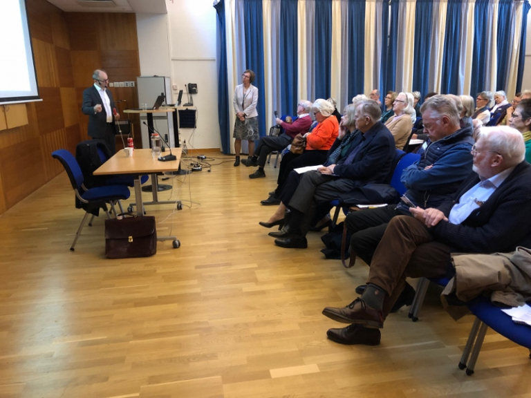 Kritisk debatt med gott humör - Senioren